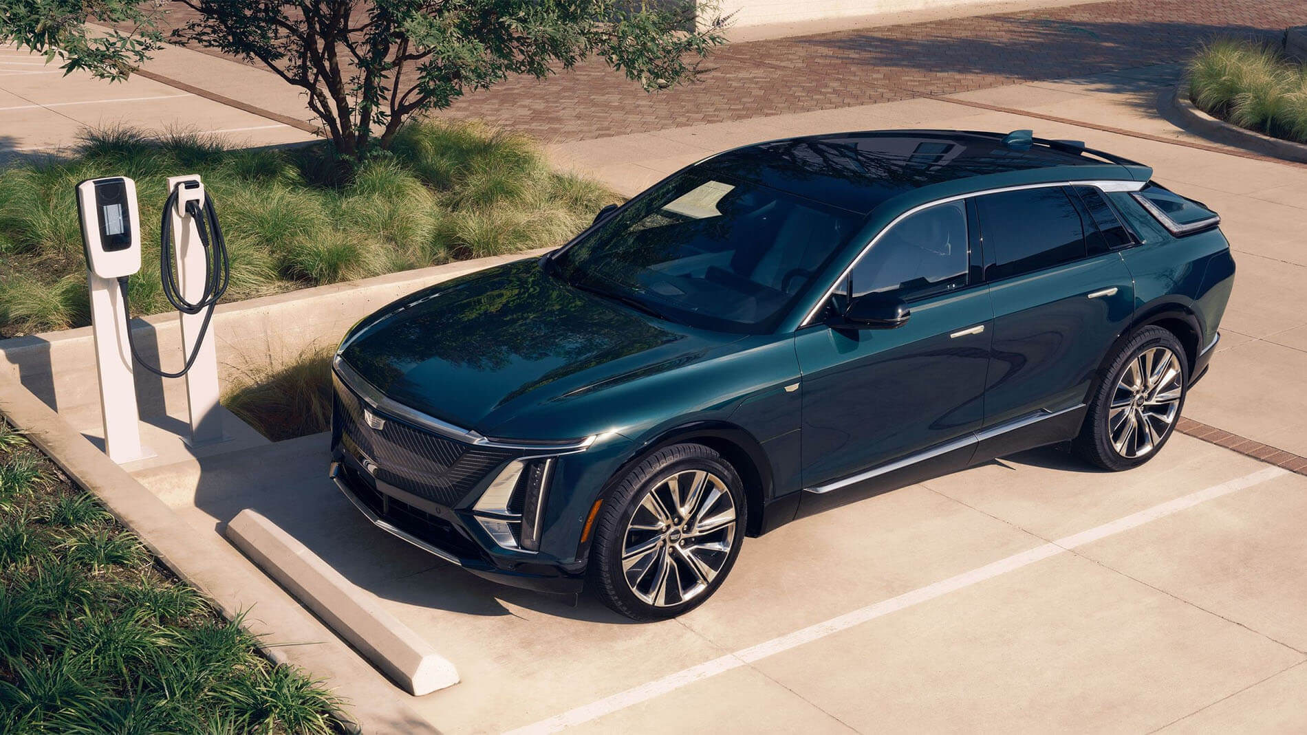2025 Cadillac Lyriq With Optional 19.2 kW Charger Gets a 5% Range Penalty?