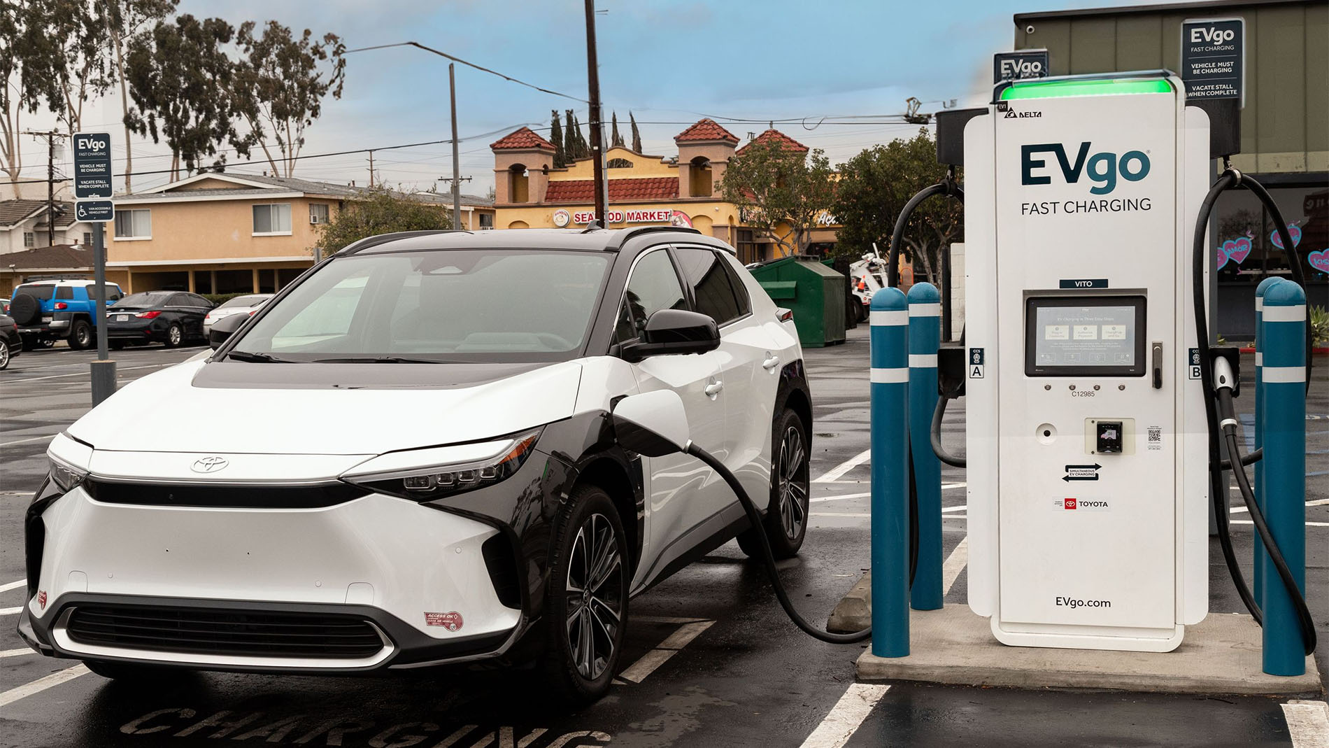 2025 Toyota bZ4X Comes With 1-Year of Free Charging at EVgo