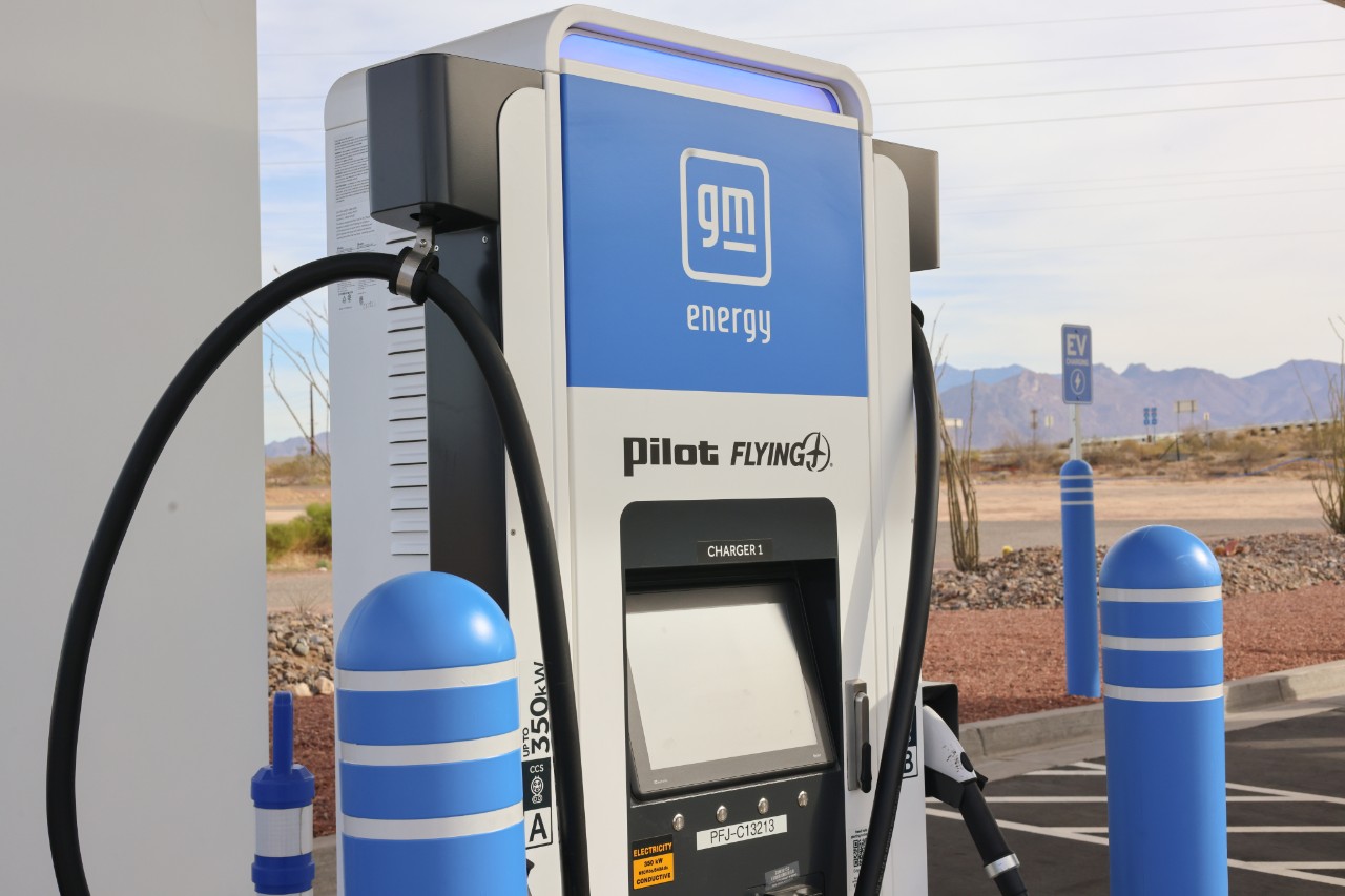 General Motors Expects 100,000 DC Fast-Charging Stalls in the US by the ...