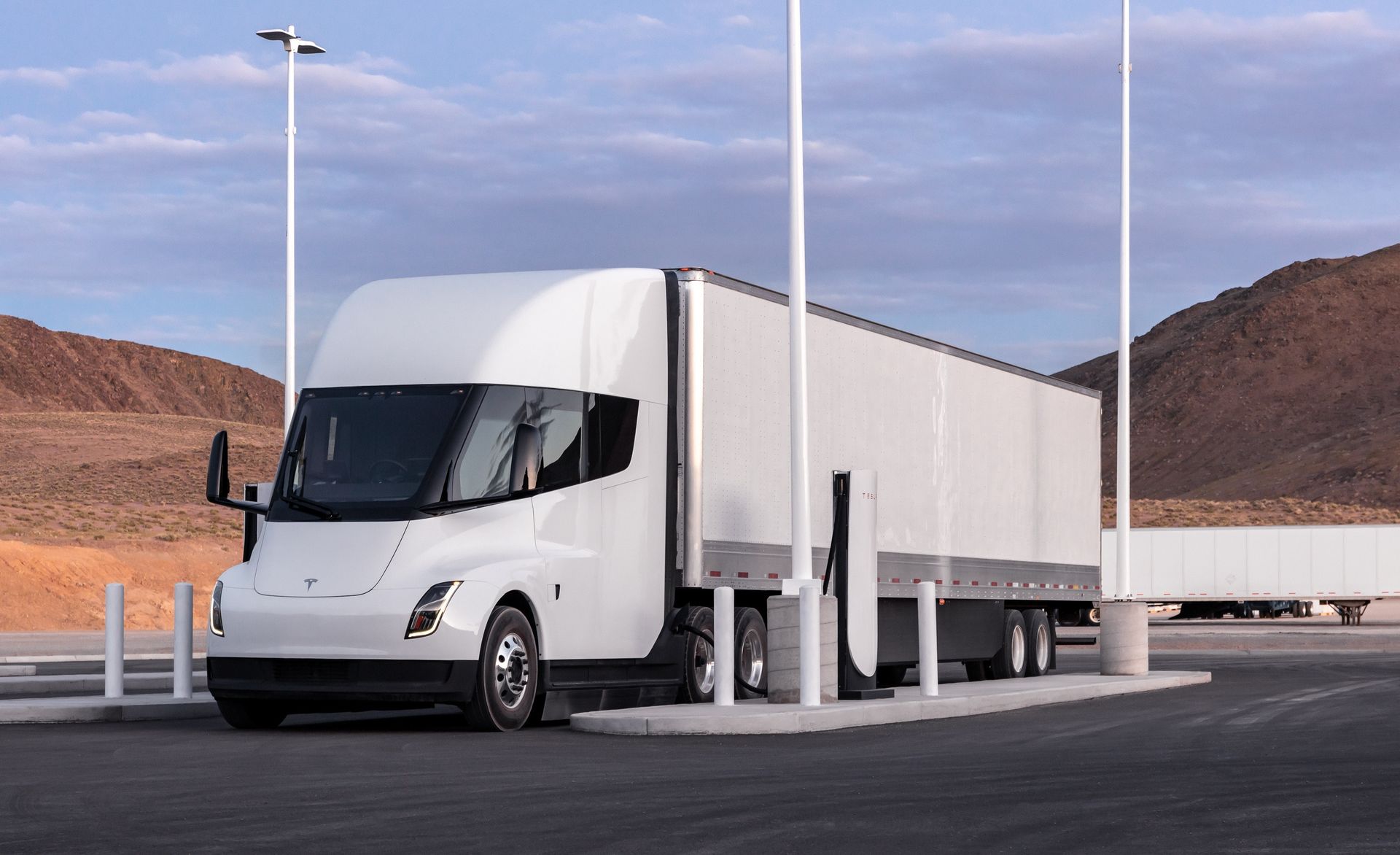 Watch Tesla Semi Charging at 1.2 MW